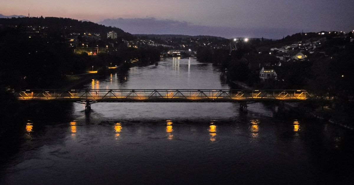 Eine Lampe sorgt für Lämpe